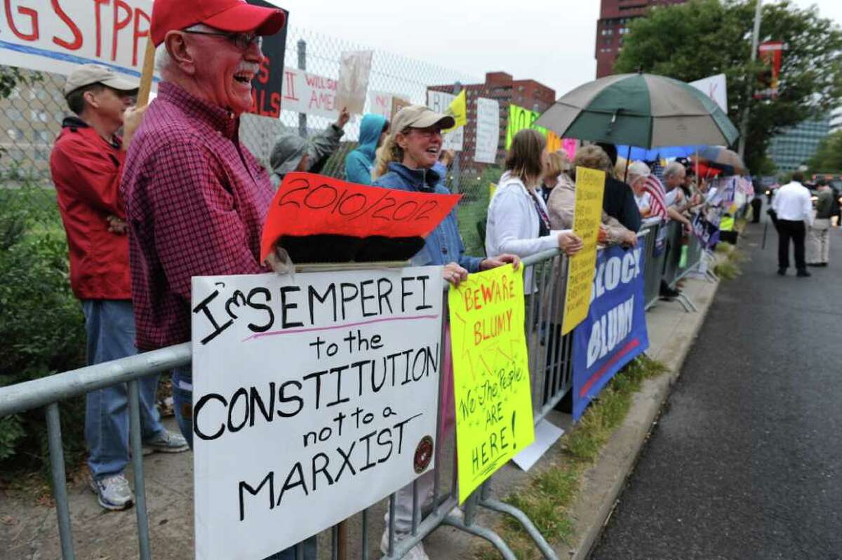 Tea Party protests Obama's visit to Stamford