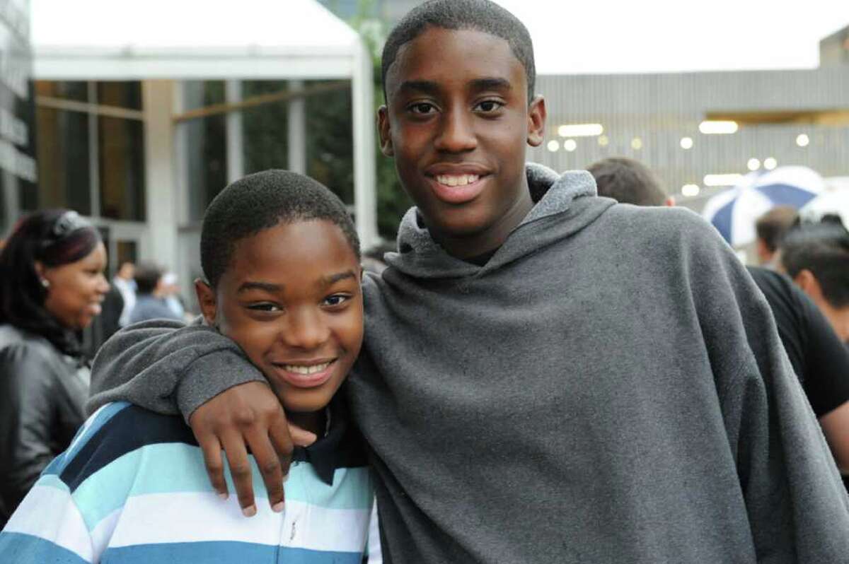 Tea Party protests Obama's visit to Stamford
