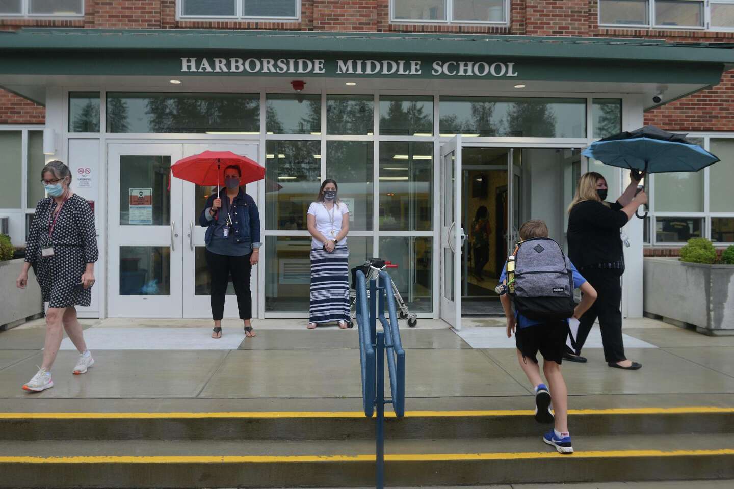 'Heartstopper' will stay on Milford Harborside school library shelves