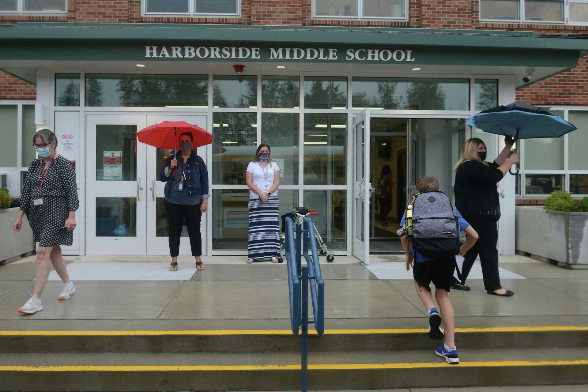 'Heartstopper' will stay on Milford Harborside school library shelves