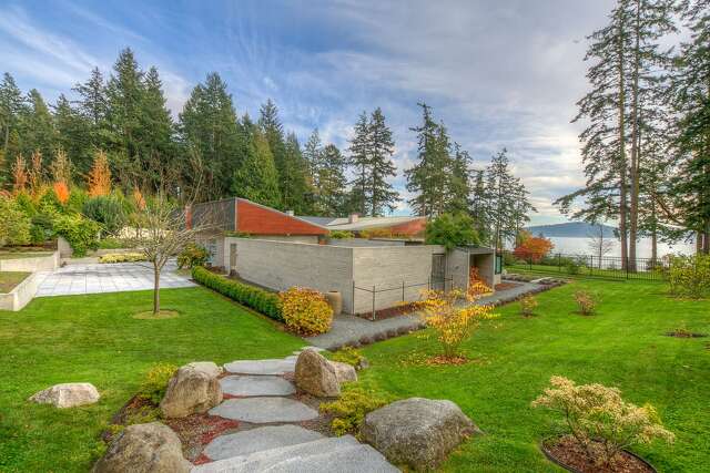 Art dealers' stunning 5-acre estate hugs the shoreline of Washington's ...