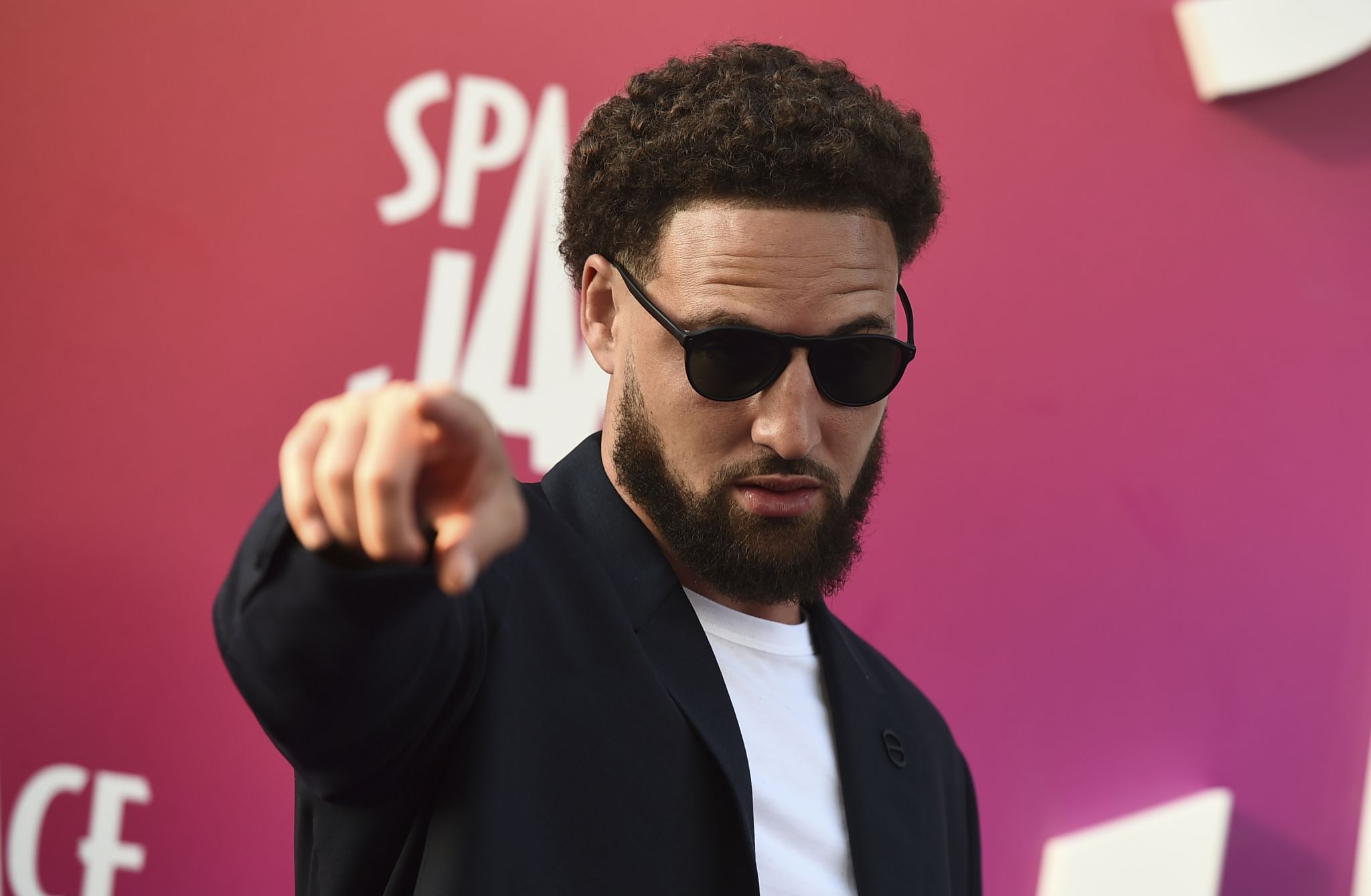 Klay Thompson announces his return to the Warriors on Instagram