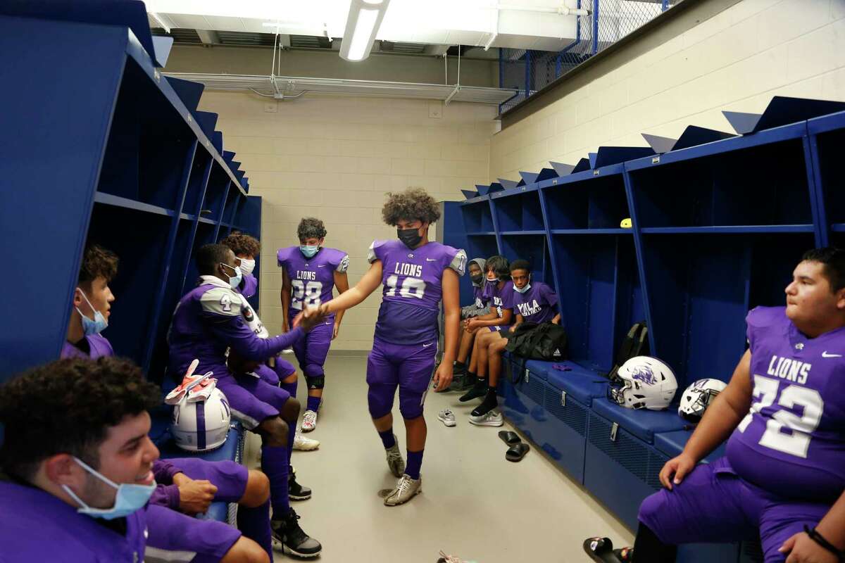 A San Antonio all-boys charter school's football team makes history at ...