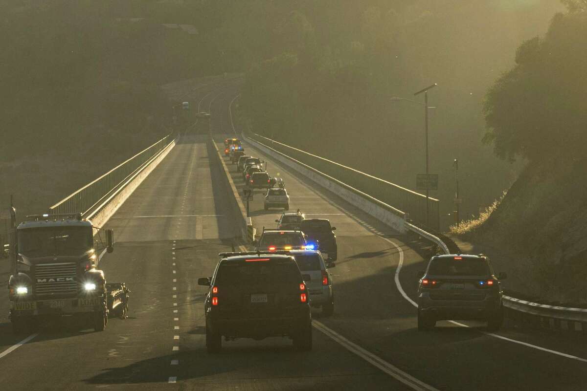 Firefighters gain ground on wildfire near foothill city of Auburn