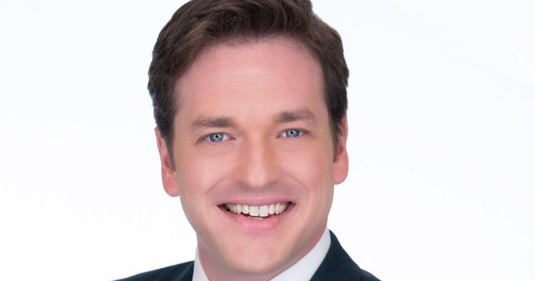 Lights go out on WOAI-TV anchor Robert Price during live newscast