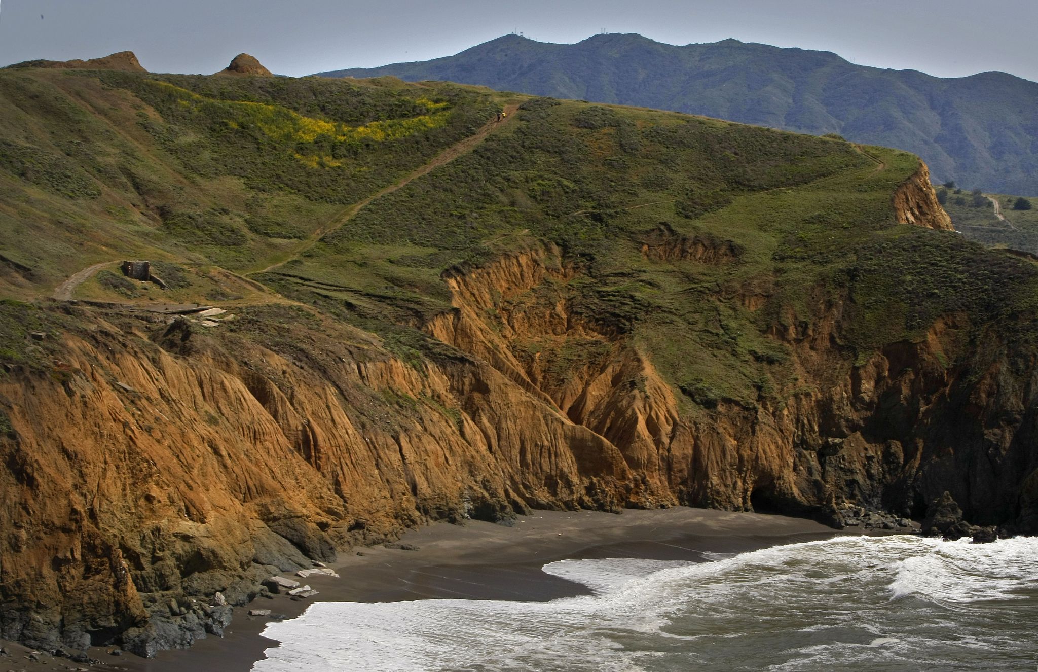 Police identify hiker who fell 50 feet off cliff in Pacifica