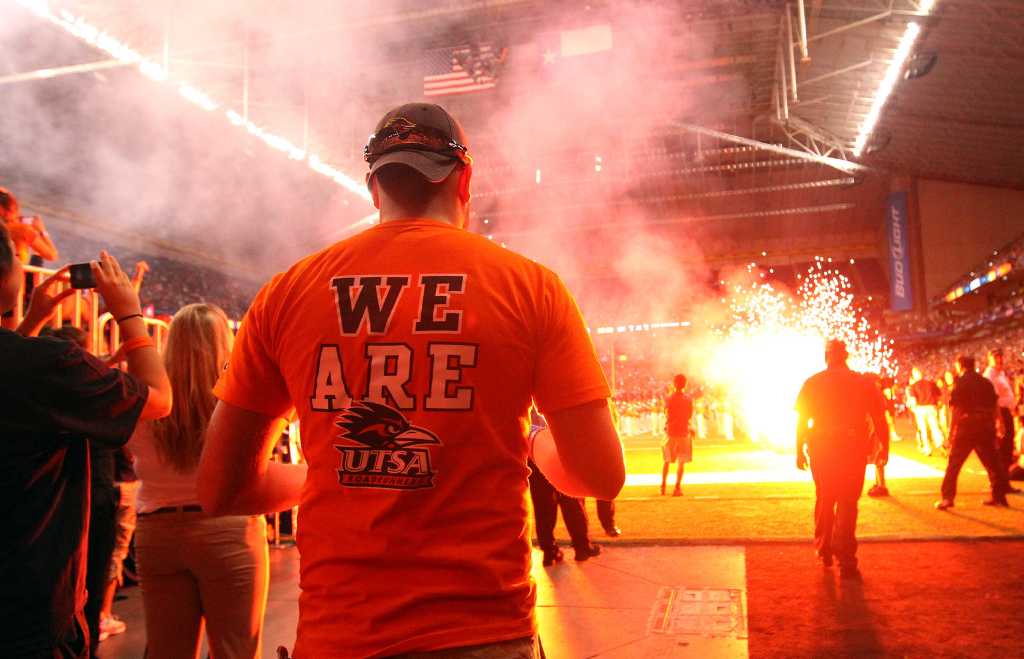 UTSA fan burns merchandise after school's decision to remove 'Come and ...