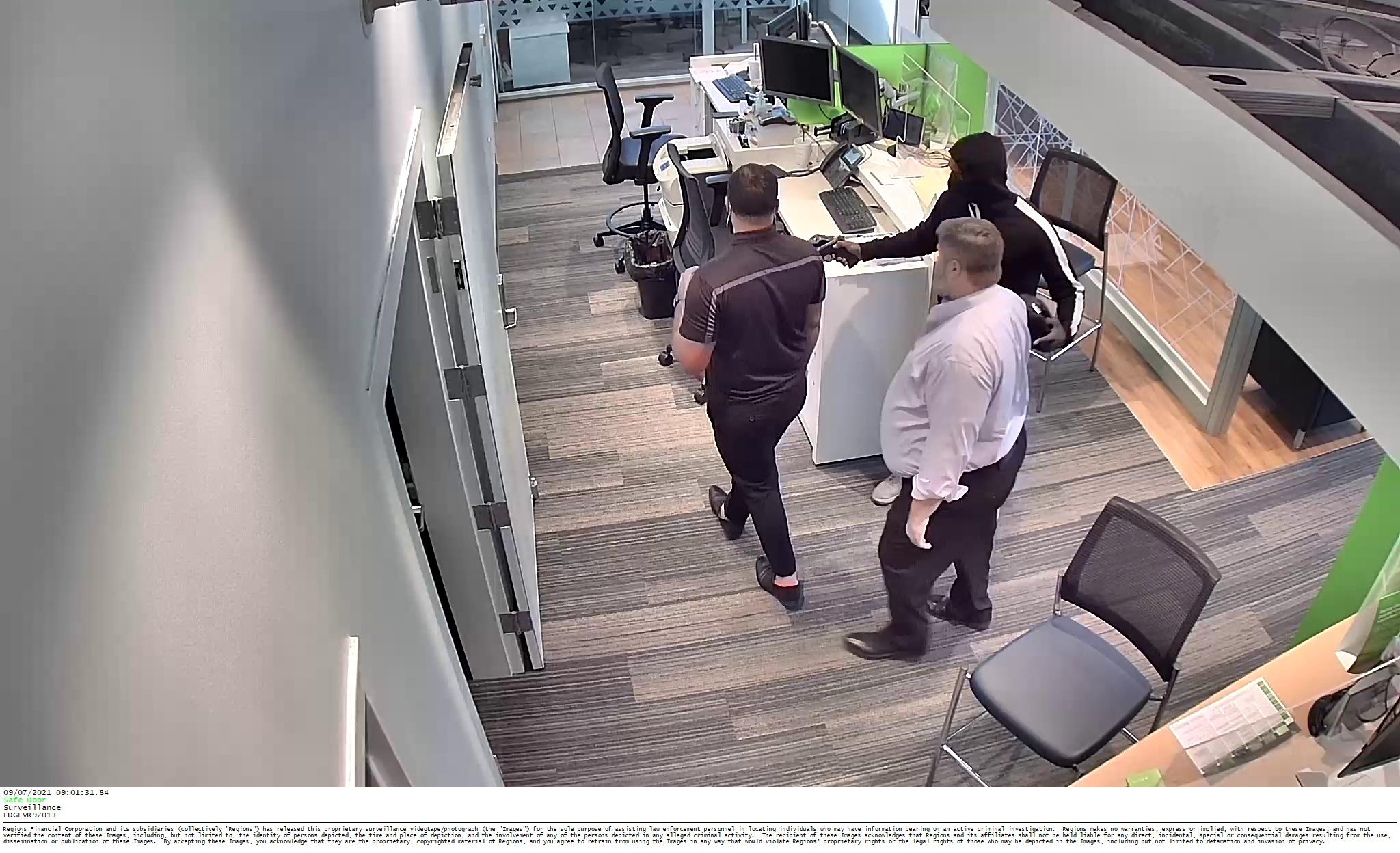 FBI seeks ‘Backpack Bandit’ who is suspected of three Houston-area bank ...