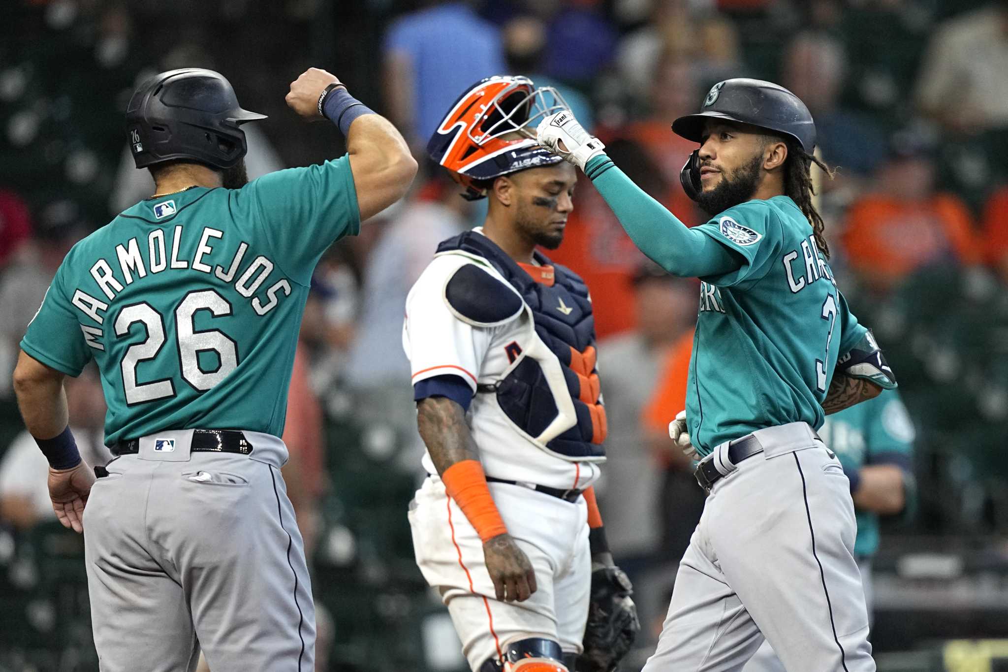 Mariners score four in ninth, avoid sweep by Astros