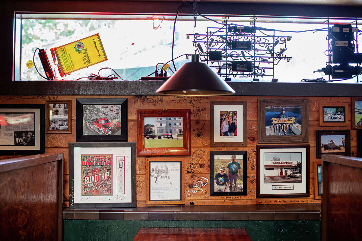 NFL legends literally left their mark at Bay Area institution Dutch ...