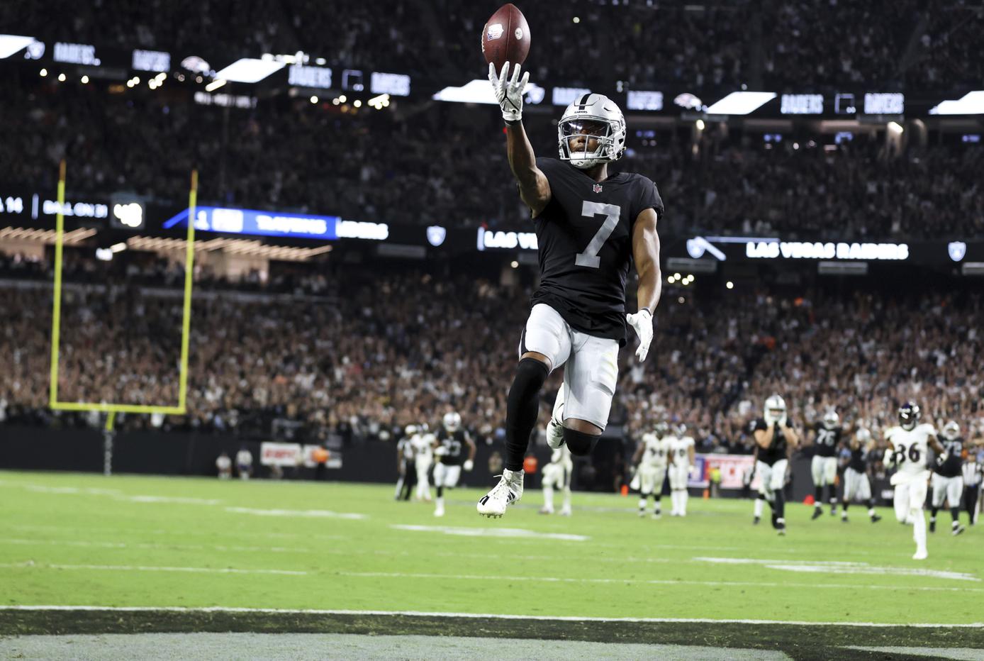 Derek Carr’s TD pass in OT lifts Raiders over Ravens