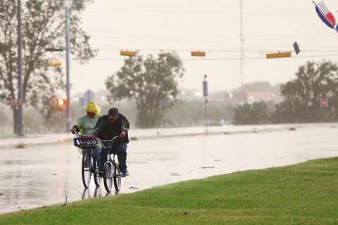 Tropical Storm Nicholas knocks out power to 440,000 homes in Houston