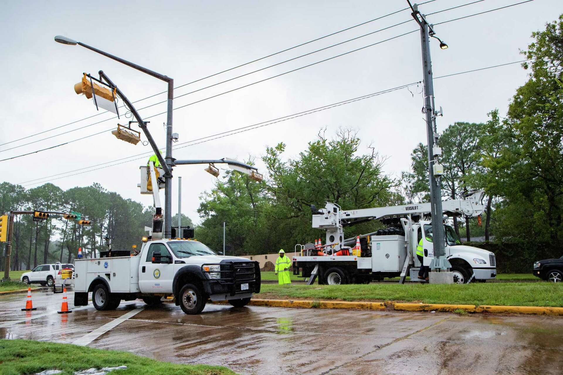 Why are Houston traffic lights so sensitive to rain? The city explains.