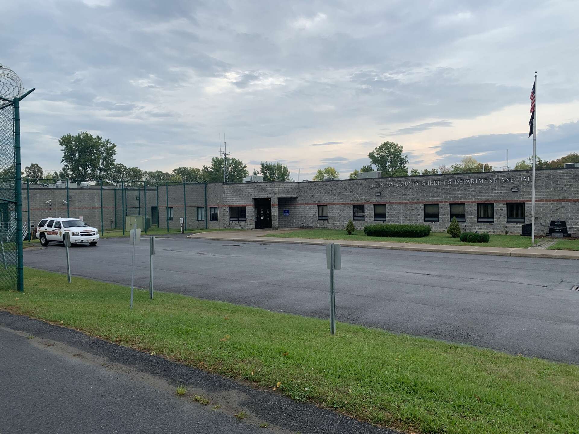 Asylum seekers jailed in New York after trying to enter Canada