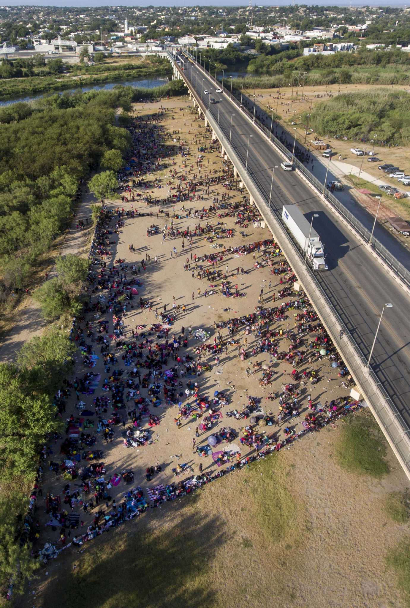 Thousands of Haitians are waiting under a bridge in Del Rio to enter ...