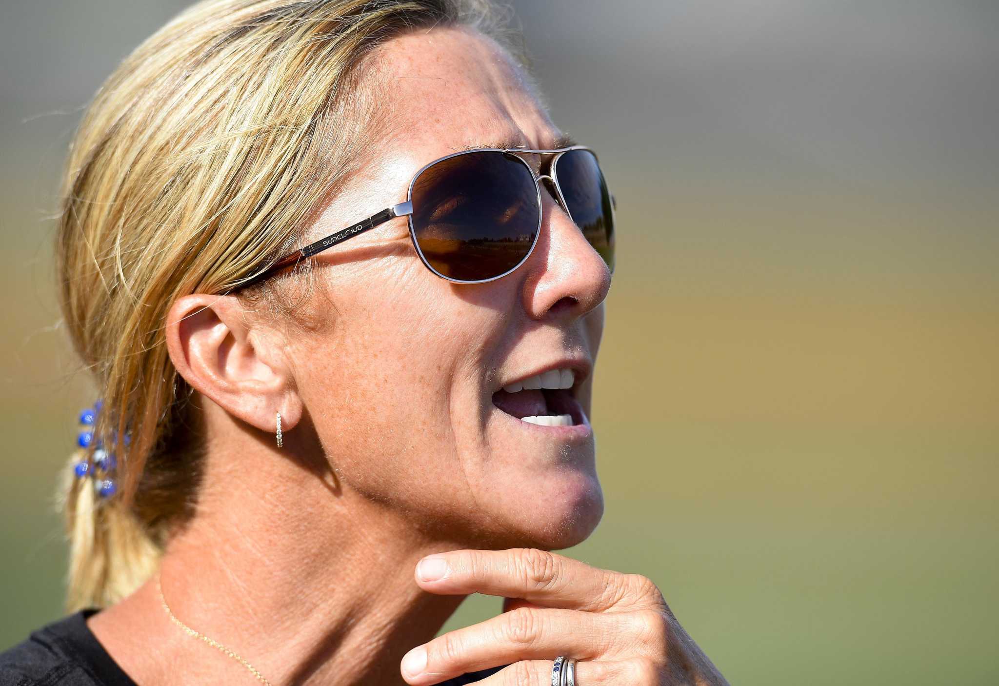 Darien’s field hockey coach approaching 400 career wins