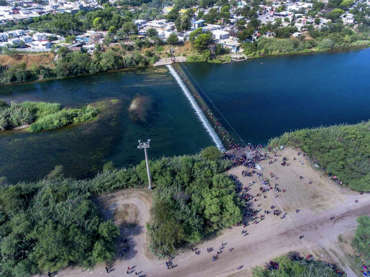 Gov. Abbott sends troops to assist Border Patrol after thousands of ...