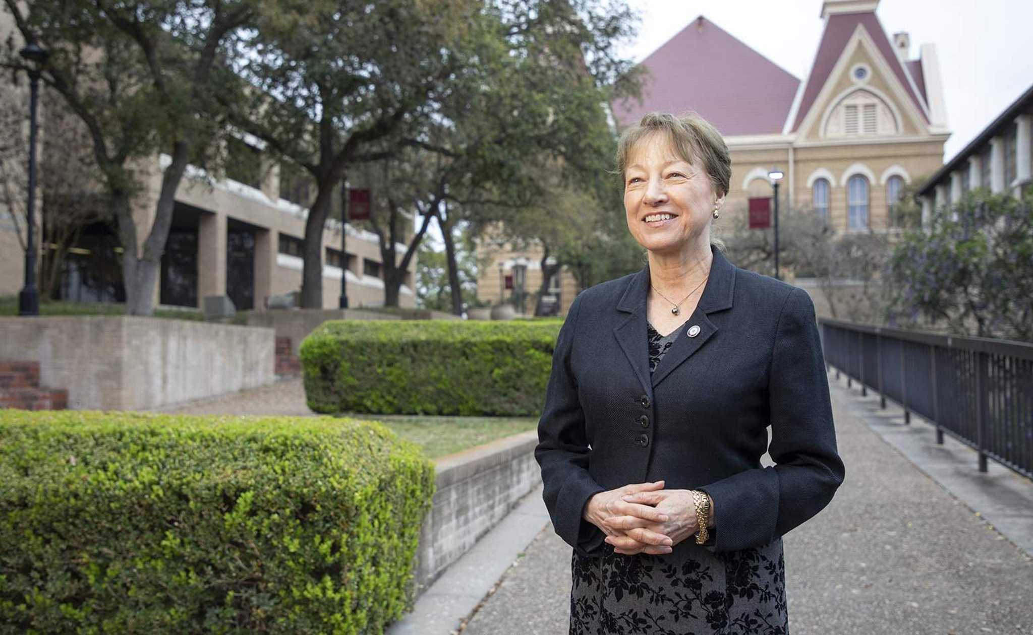 Retiring Texas State president shares cancer diagnosis