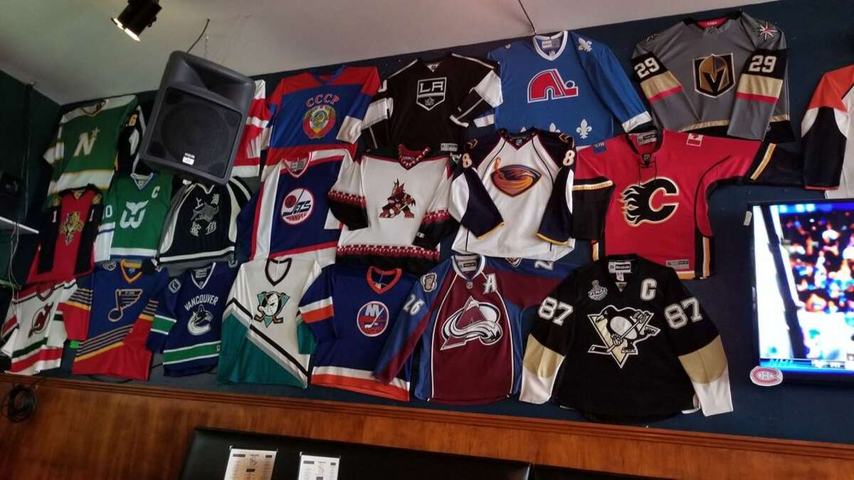 Best Seattle sports bars to watch the Seahawks' home opener, Huskies ...