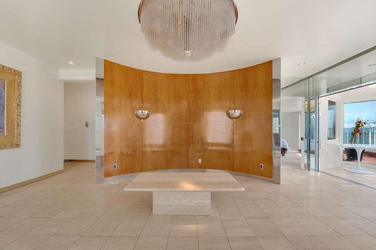 2-bedroom penthouse from Humphrey Bogart film: Guess the rent in San ...