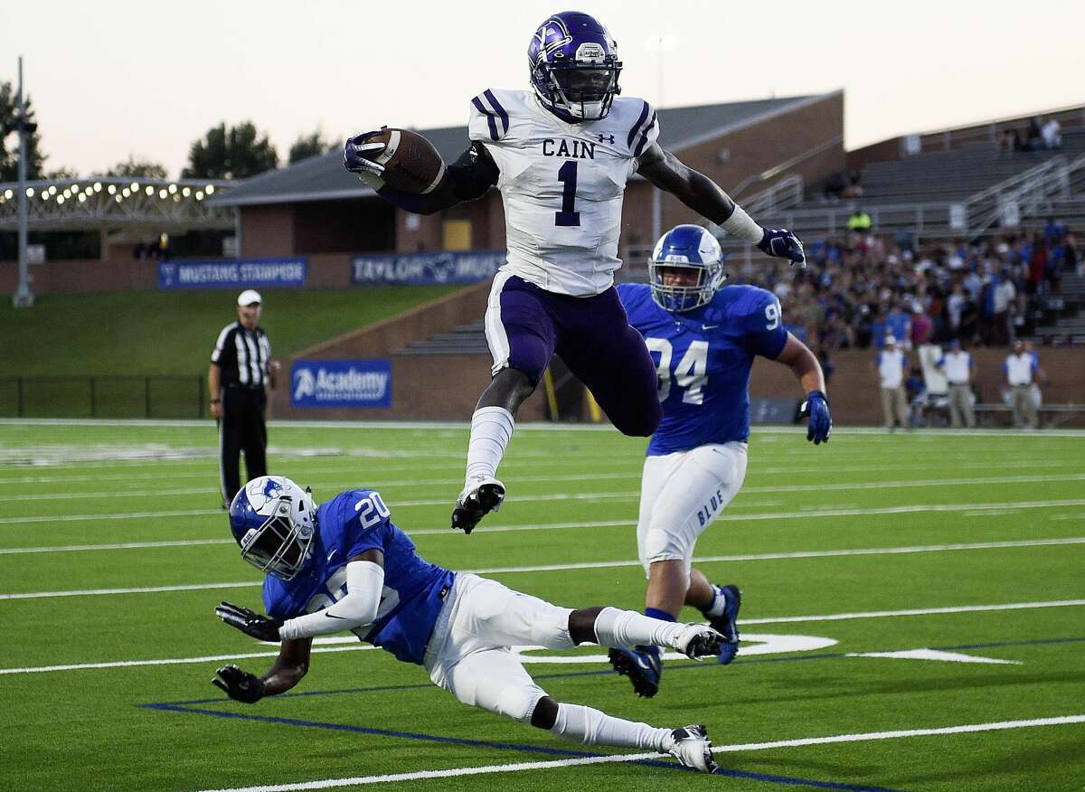 Klein Cain sprints past Katy Taylor for third straight win