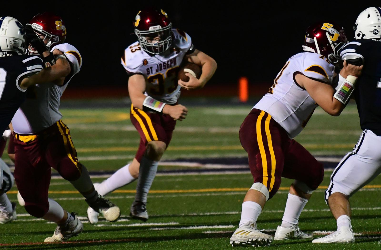 No. 2 St. Joseph football wins 25th straight, puts Staples away with 4 ...