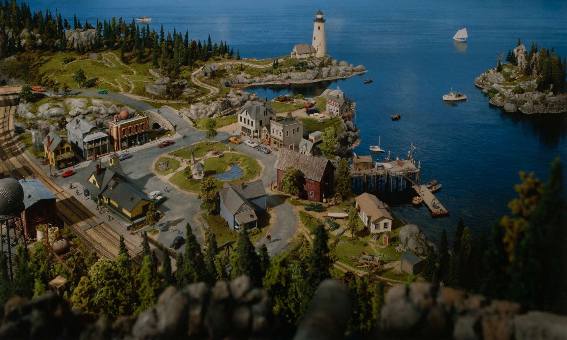 CT artist's 'I SPY' photos of 90s fame on display in New Britain