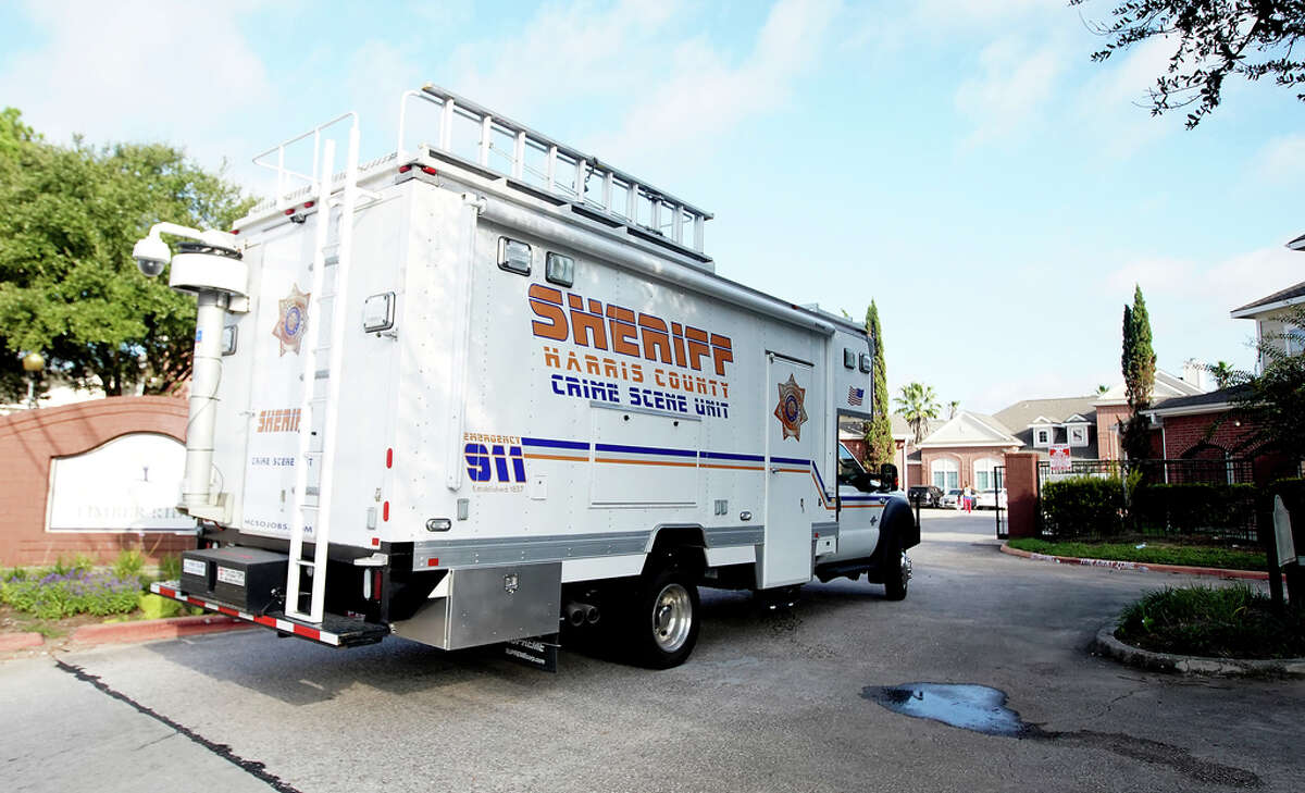 Officer, suspect killed as gunfire erupts at north Harris County ...