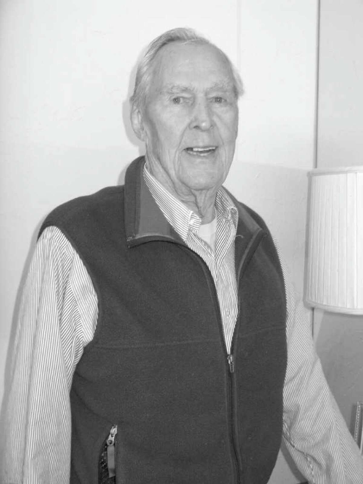 John Becker, ex-WGCH owner and former head of Greenwich GOP, dies at 90