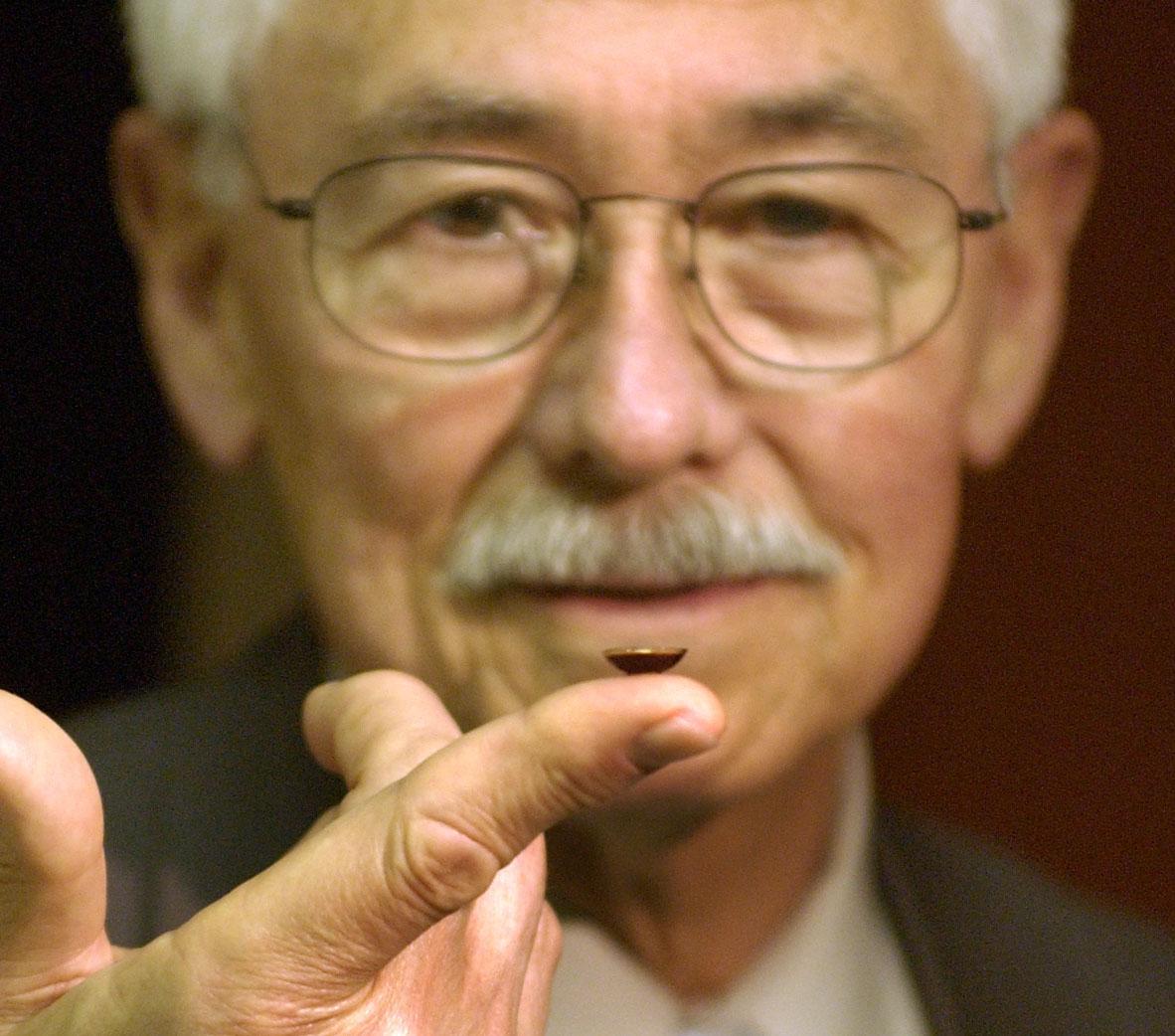Pioneering ophthalmologist Dr. Richard Ruiz dies at 89