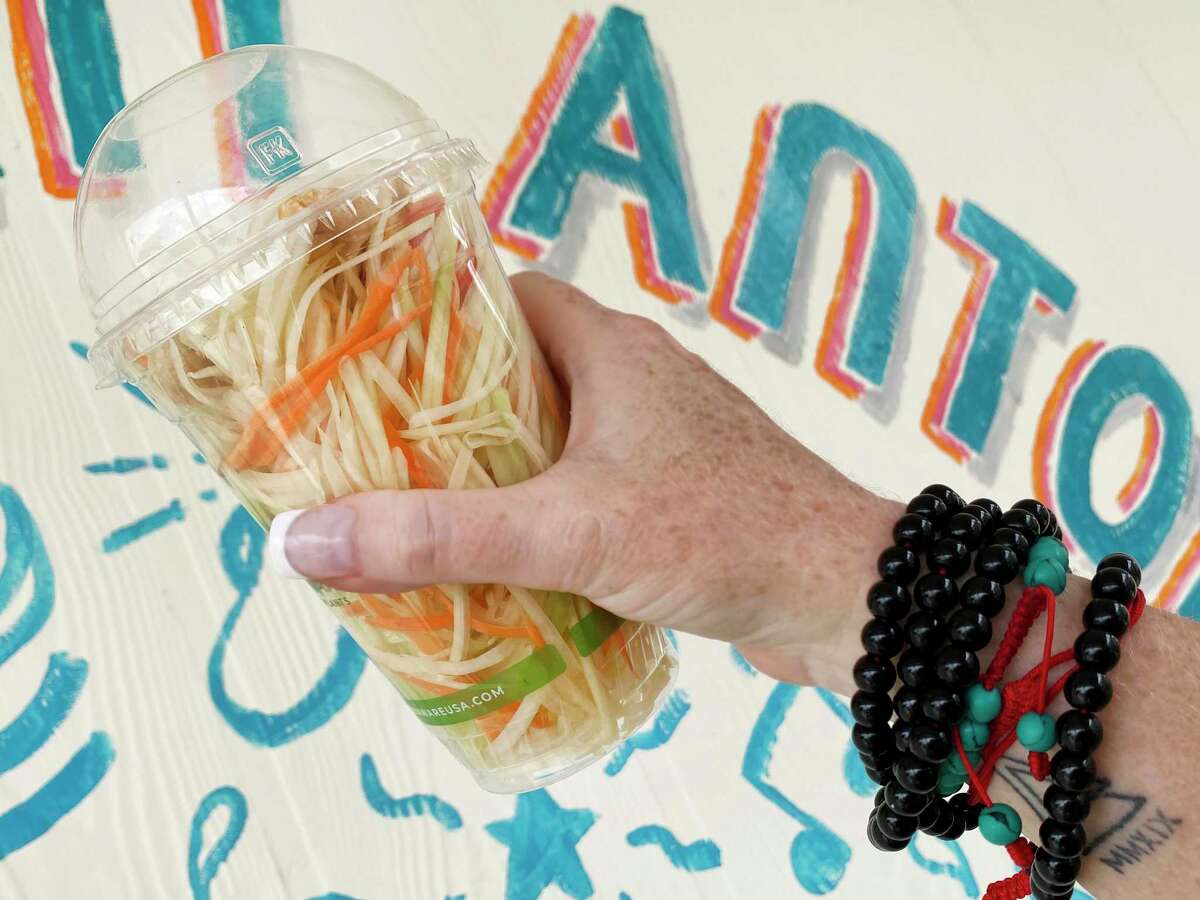 Aroy Ver Thai street food truck revs up a ‘worth a drive’ rating near ...