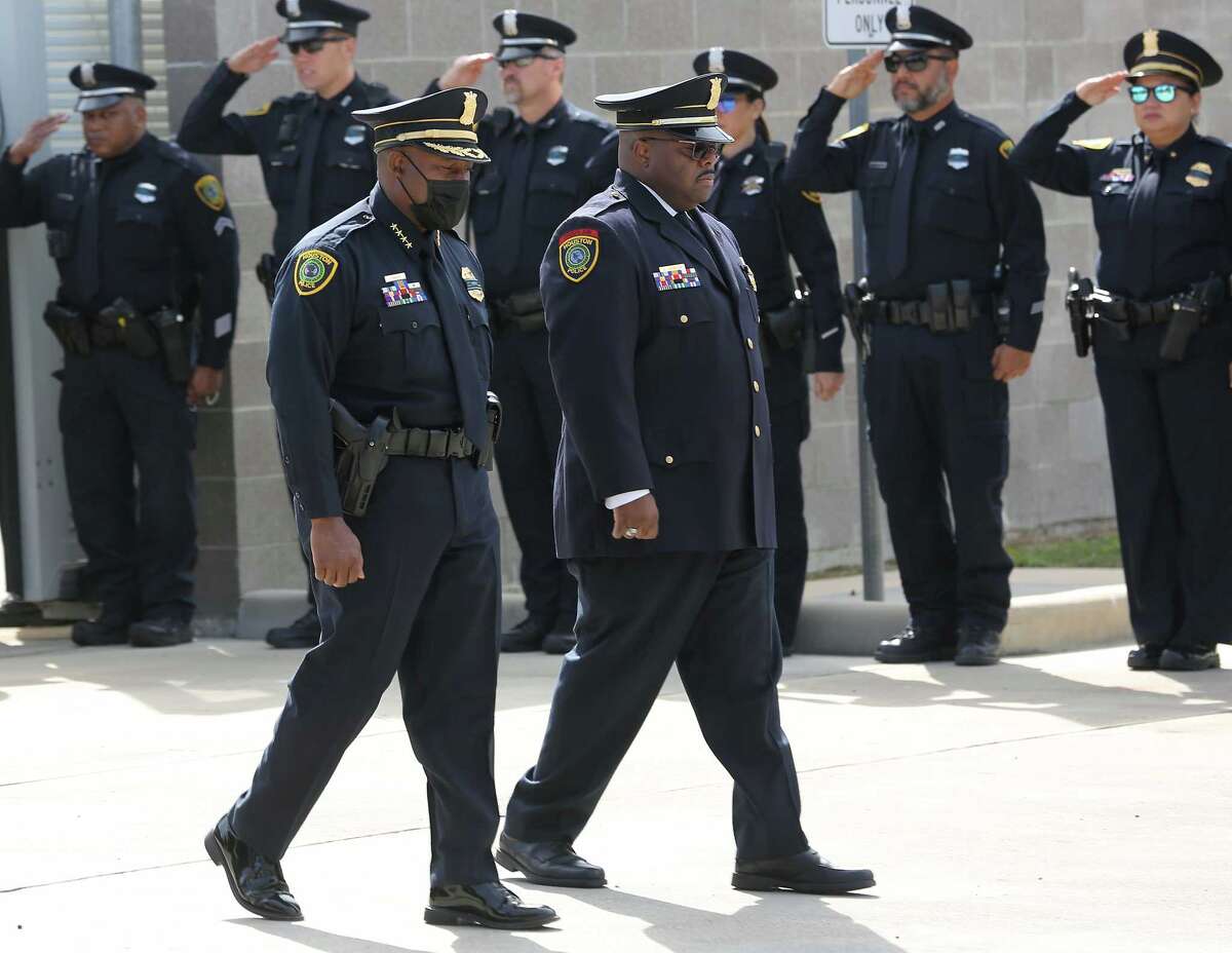 Hundreds of Houston cops escort body of slain HPD officer William "Bill ...