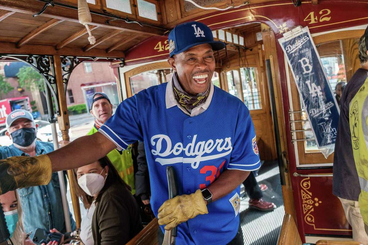 Beloved S.F. cable car gripman takes last bell-ringing trip after ...