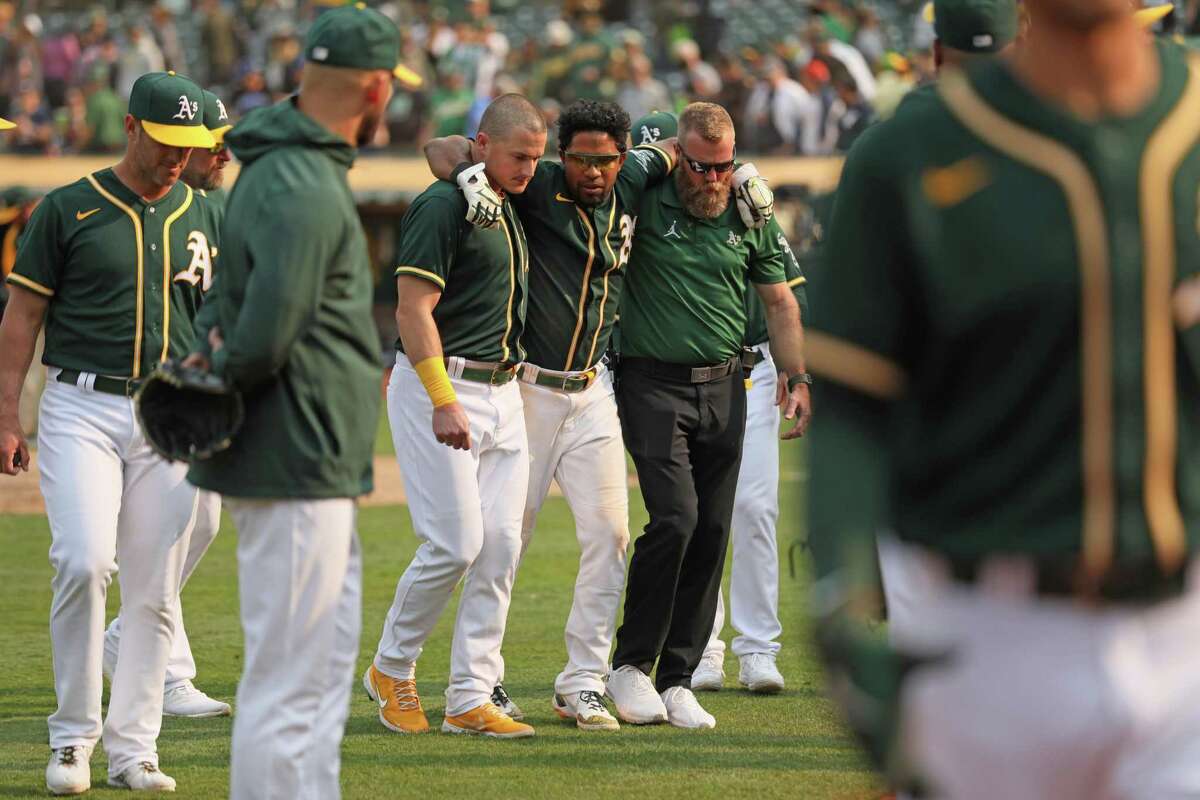 A’s walk off against Astros; Elvis Andrus hurt on final play