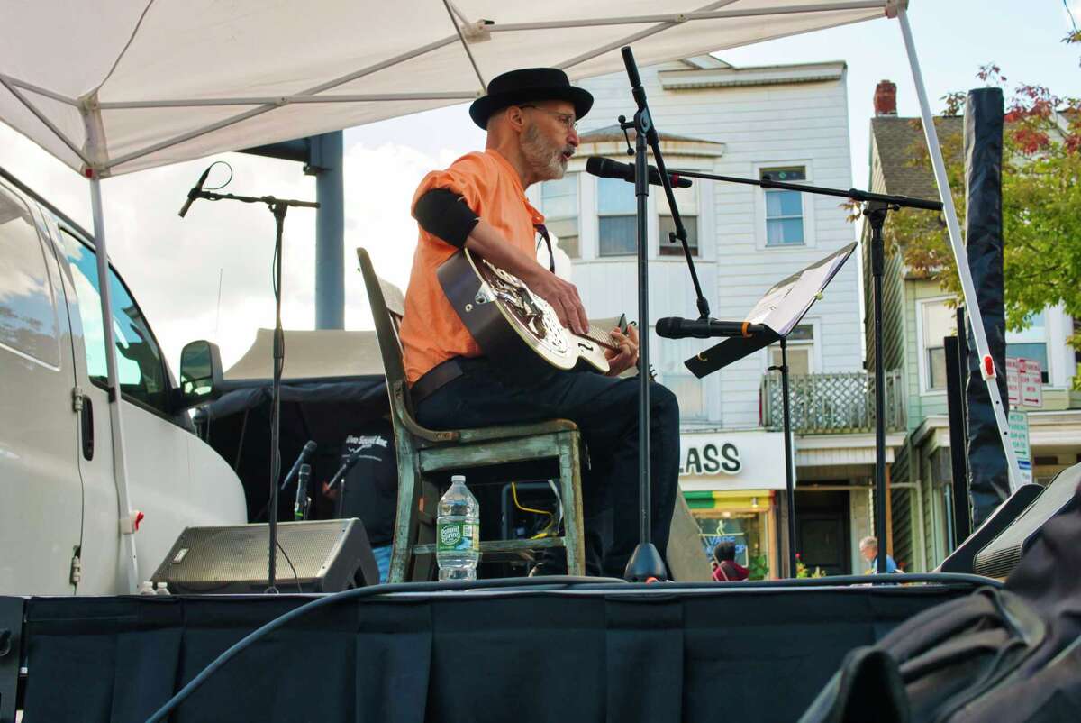 Michael Eck marks 40 years of music with new album