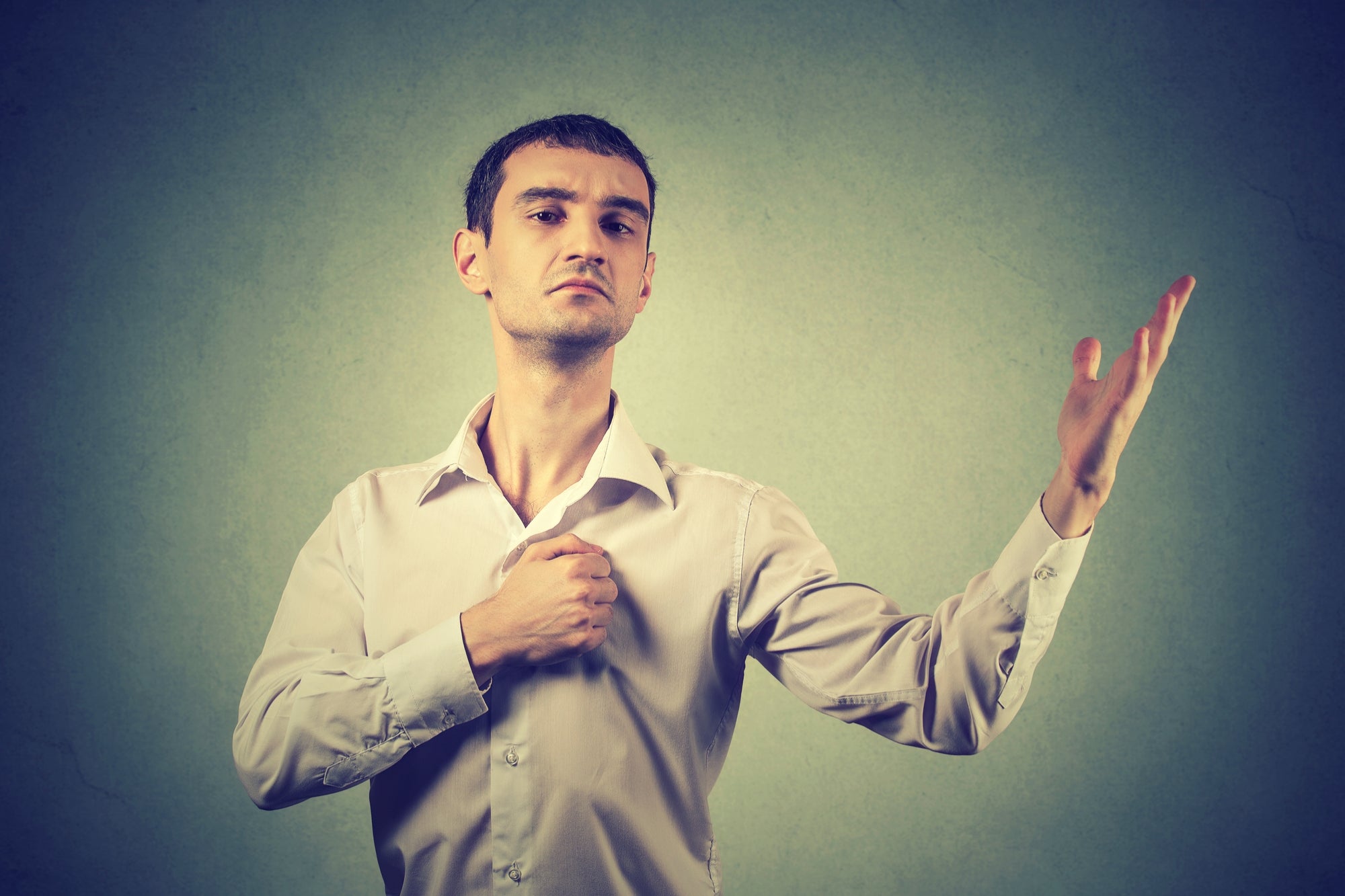 10 signs to detect in time the 'God Complex' in your employees