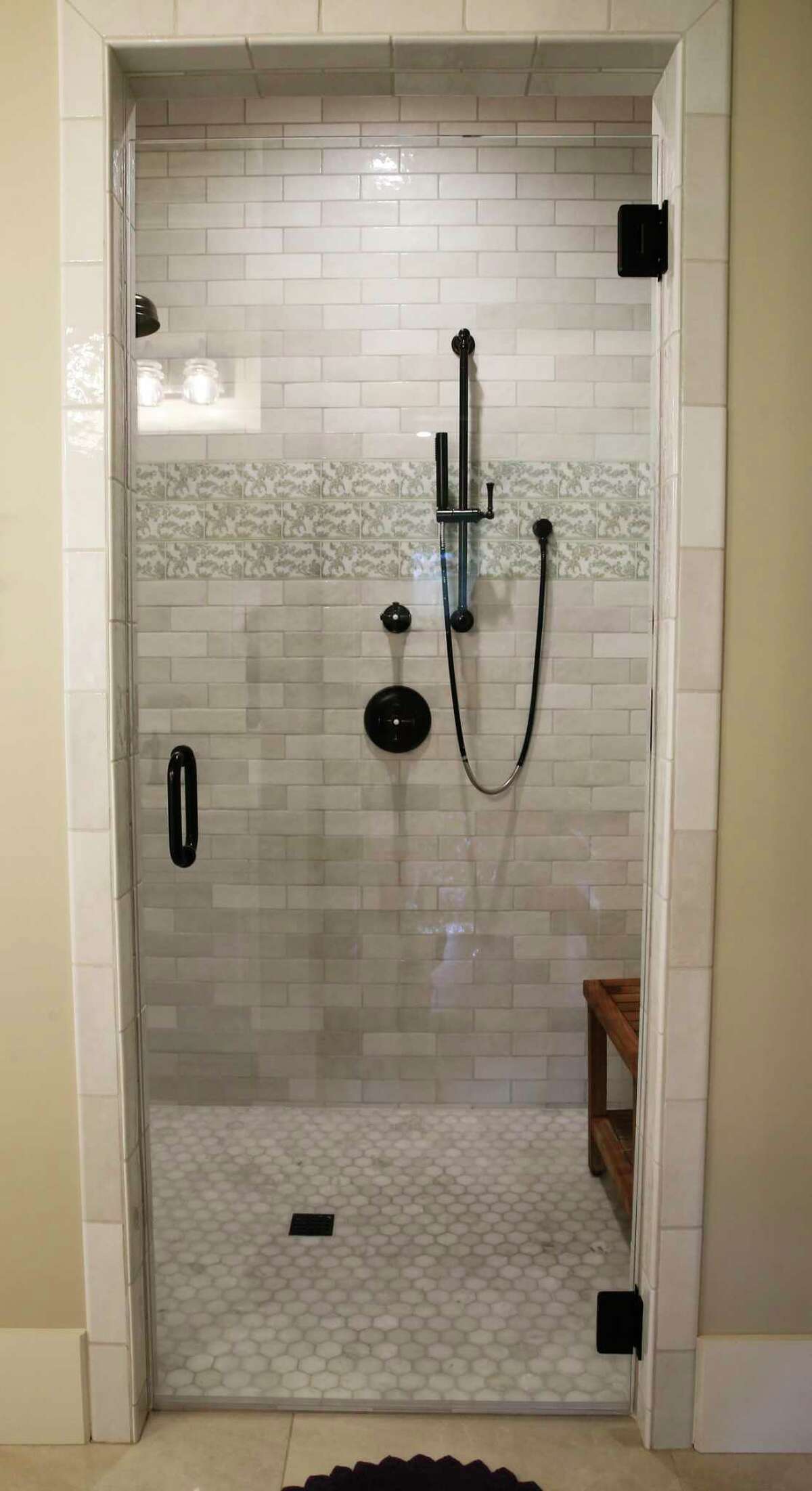 This ‘historic’ Comfort house only looks 200 years old; it’s actually ...