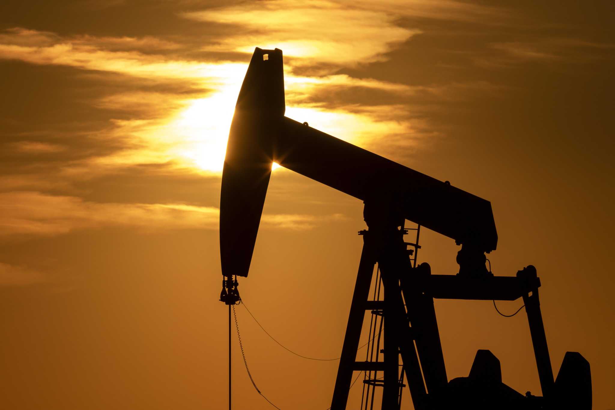 U.S. hands Big Oil $20 billion a year to spew greenhouse gases ...