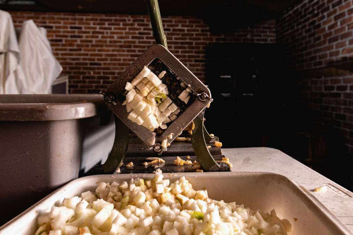CT orchards and cider mills that make their own apple cider donuts