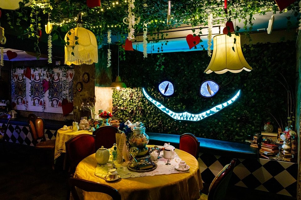 An immersive 'Alice in Wonderland' cocktail experience is coming to ...