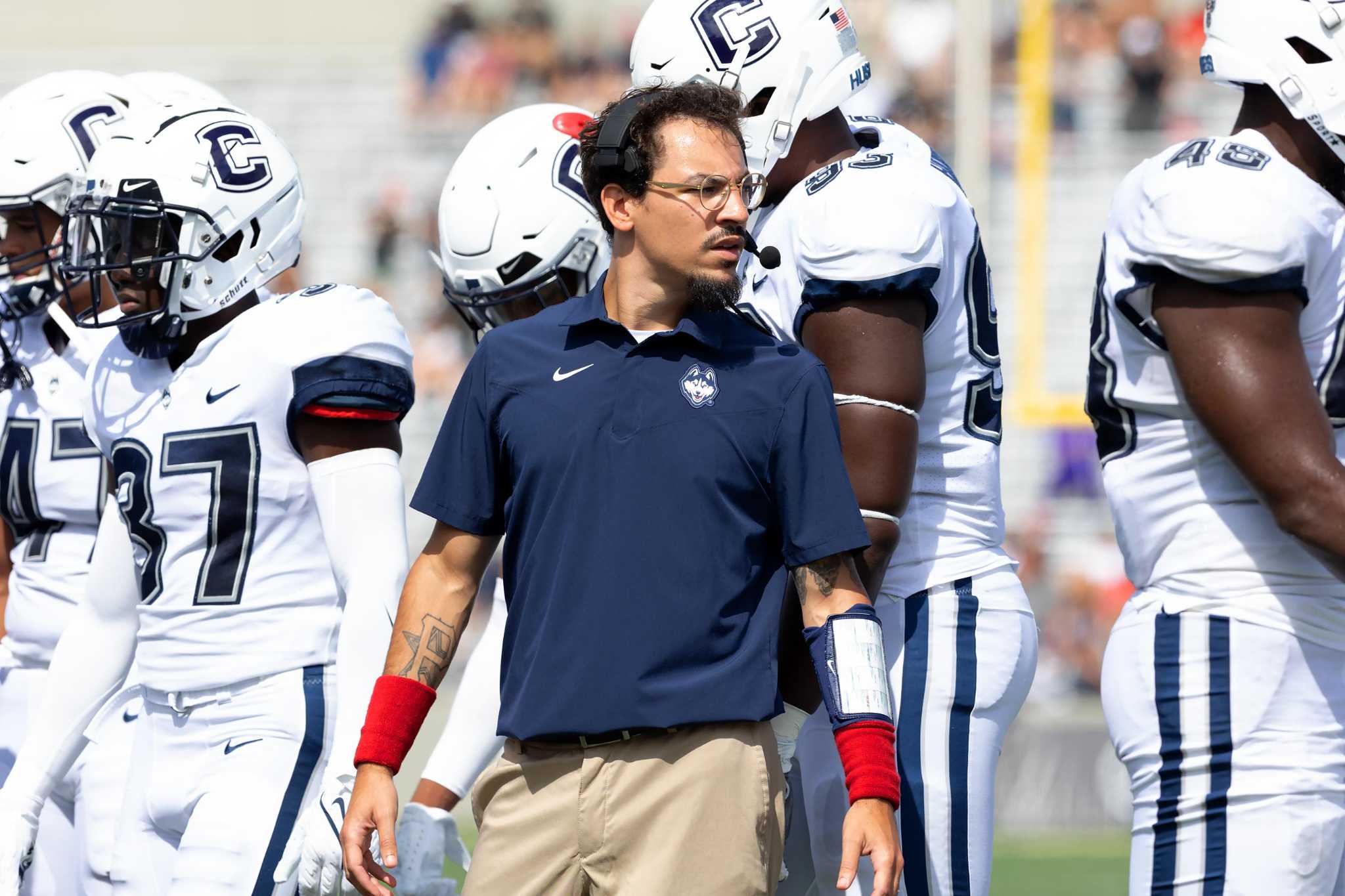 UConn’s Jarren Horton is son of former NFL coach. Now he’s taking same ...