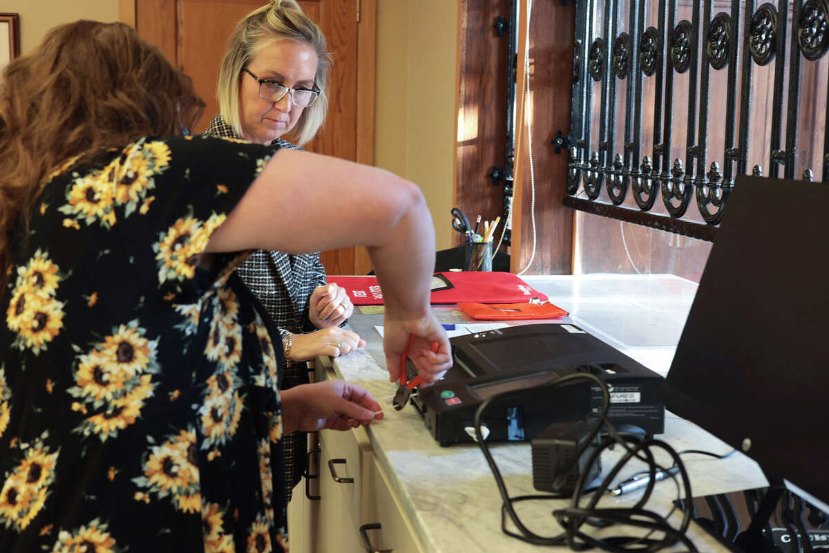 Public a no-show for election equipment test