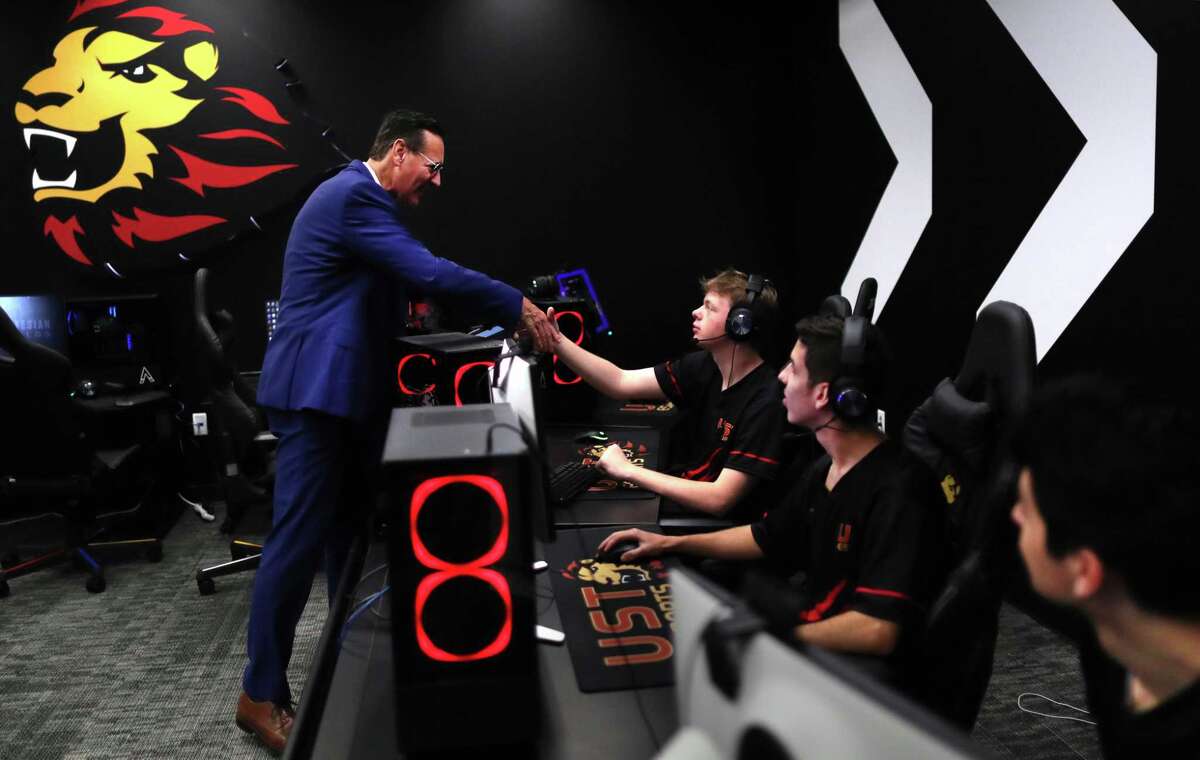 University of St. Thomas' first collegiate esports team aims to to ...