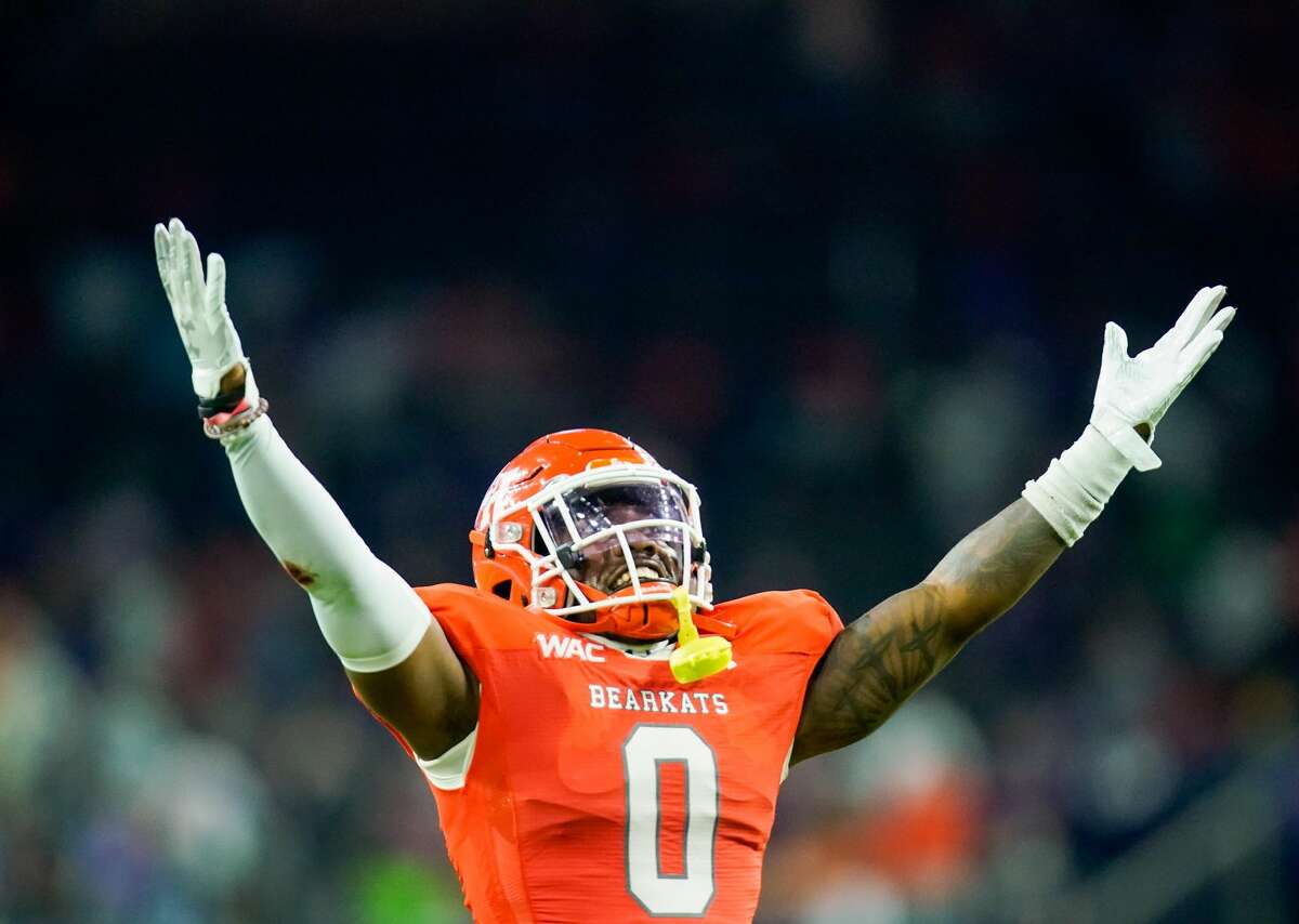 Sam Houston rallies past rival SFA in Battle of the Piney Woods