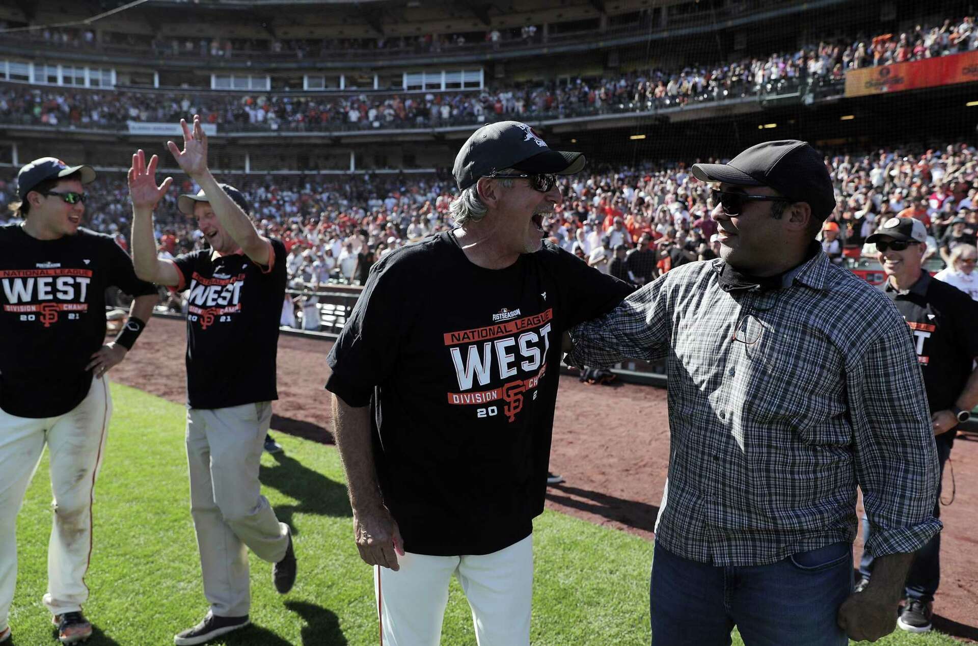Giants outlast Dodgers in historic NL West race, fitting finish to ...