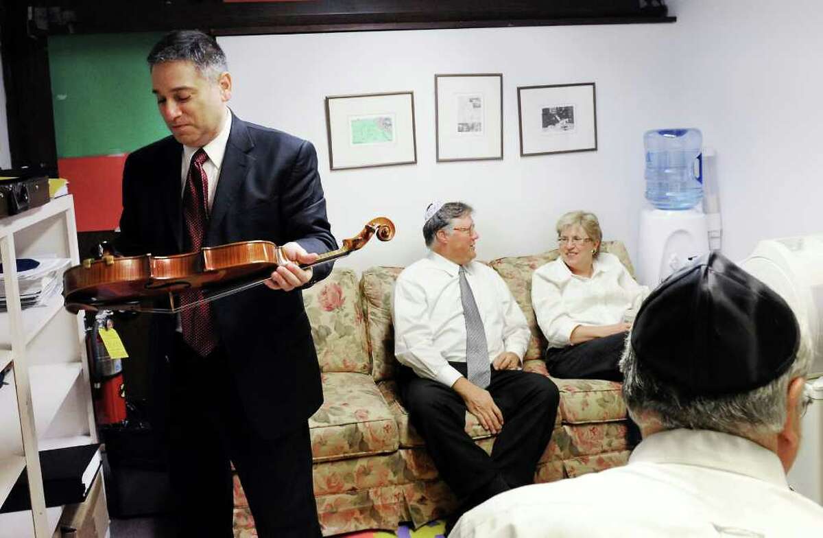 At Stamford synagogue, a Yom Kippur performance lasting 35 years