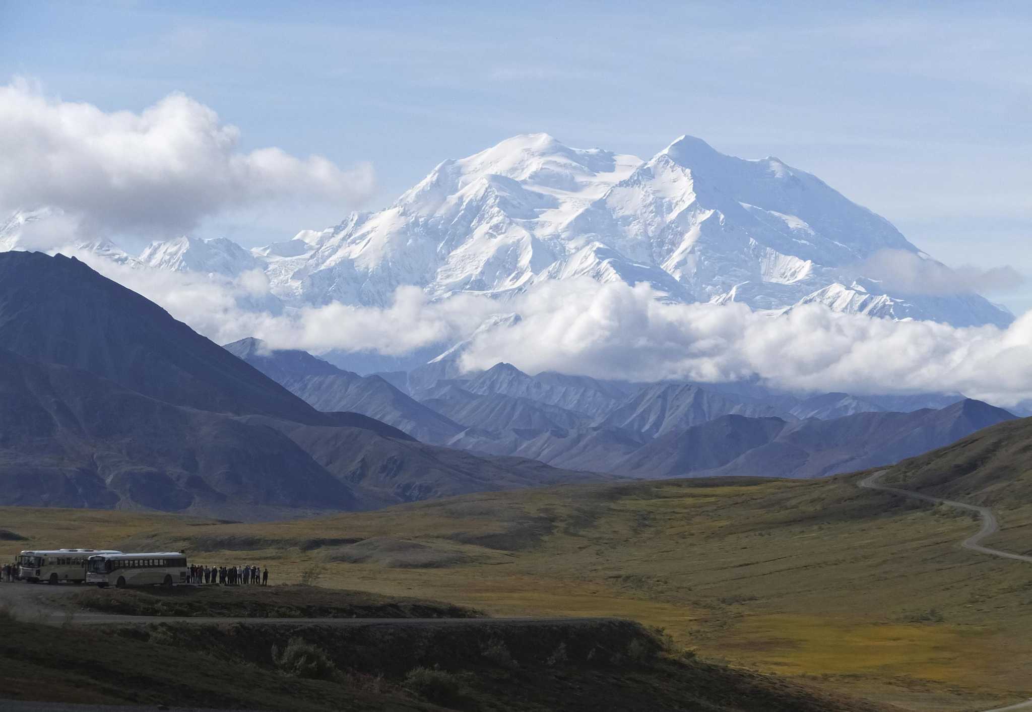 California woman seriously injured in 1,000-foot fall at Denali