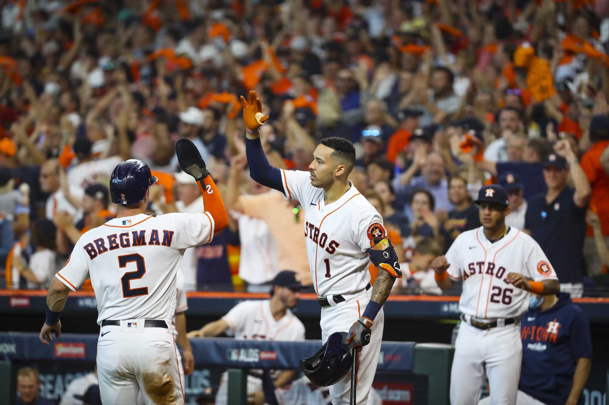 Astros take control of ALDS with dominant win over White Sox