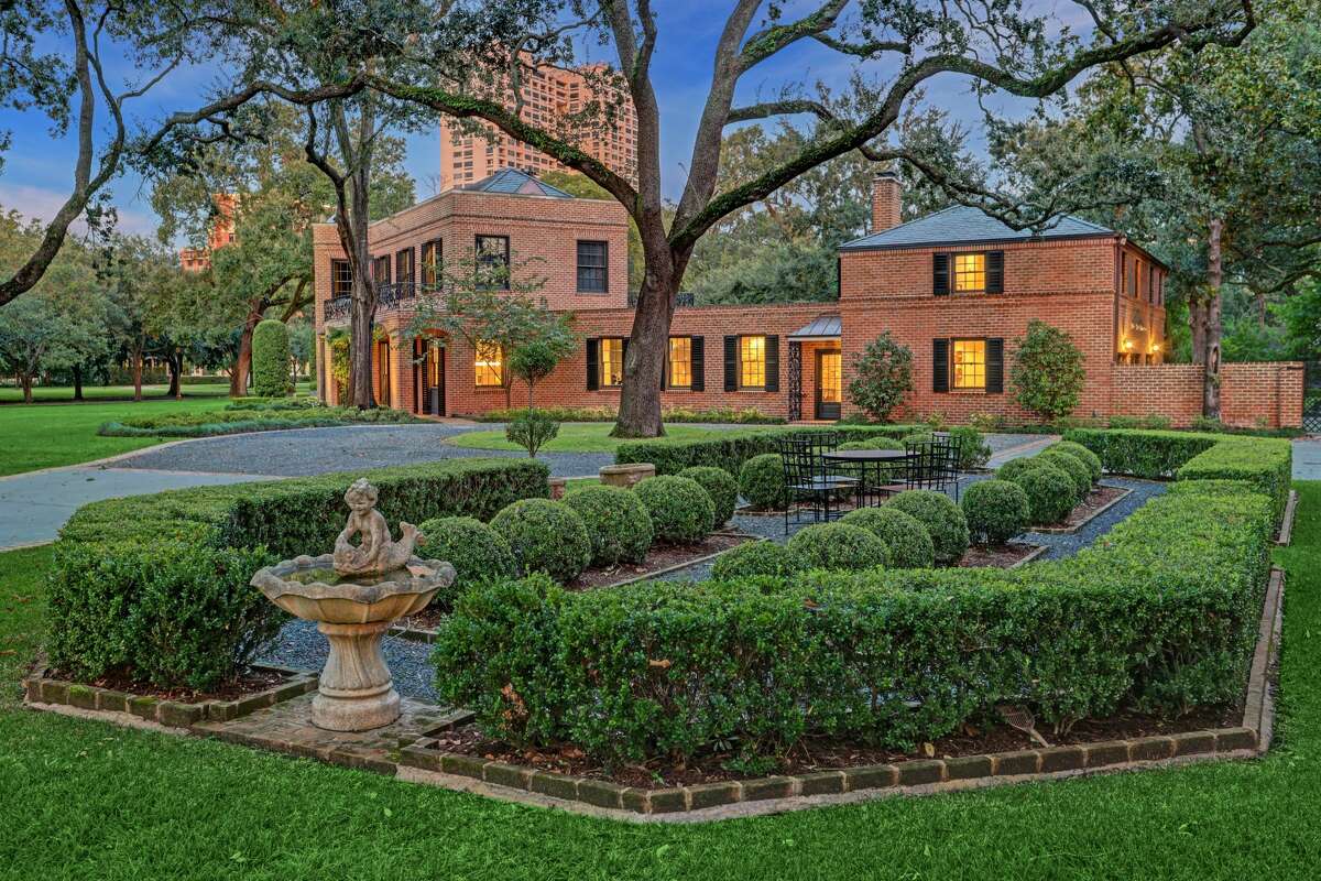 1939 Staub home linked to legendary Texas oilman Joseph Cullinan listed ...