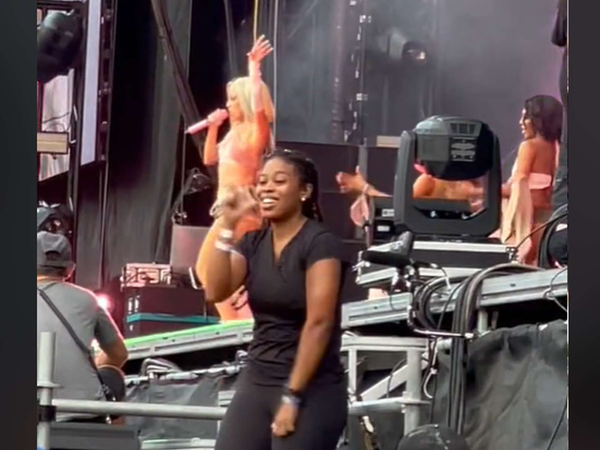 ASL interpreter's animated interpretation of a Doja Cat song at ACL ...